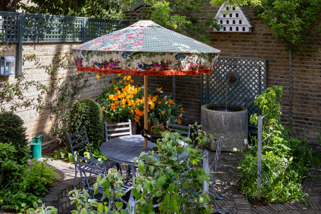Case Study: Bespoke painted trellis for enchanting London residential ...