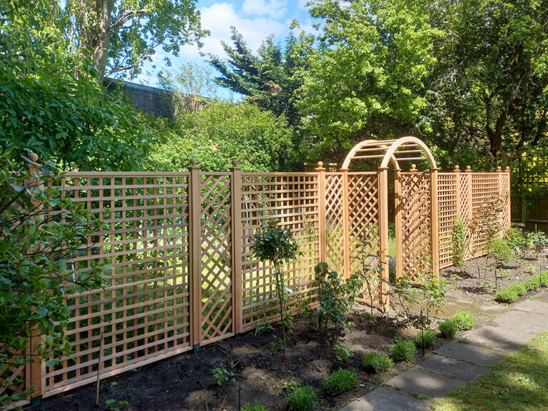 Courtyard Gardens - The Garden Trellis Company