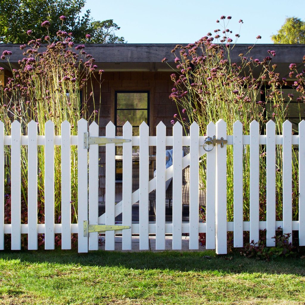 Pointed Top Picket Gate - The Garden Trellis Company