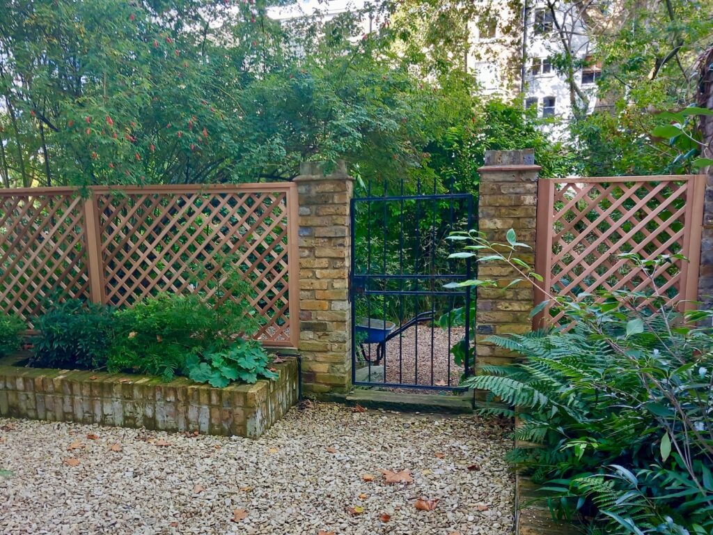 RHS Prestige Diagonal Trellis (68mm gap) - The Garden Trellis Company