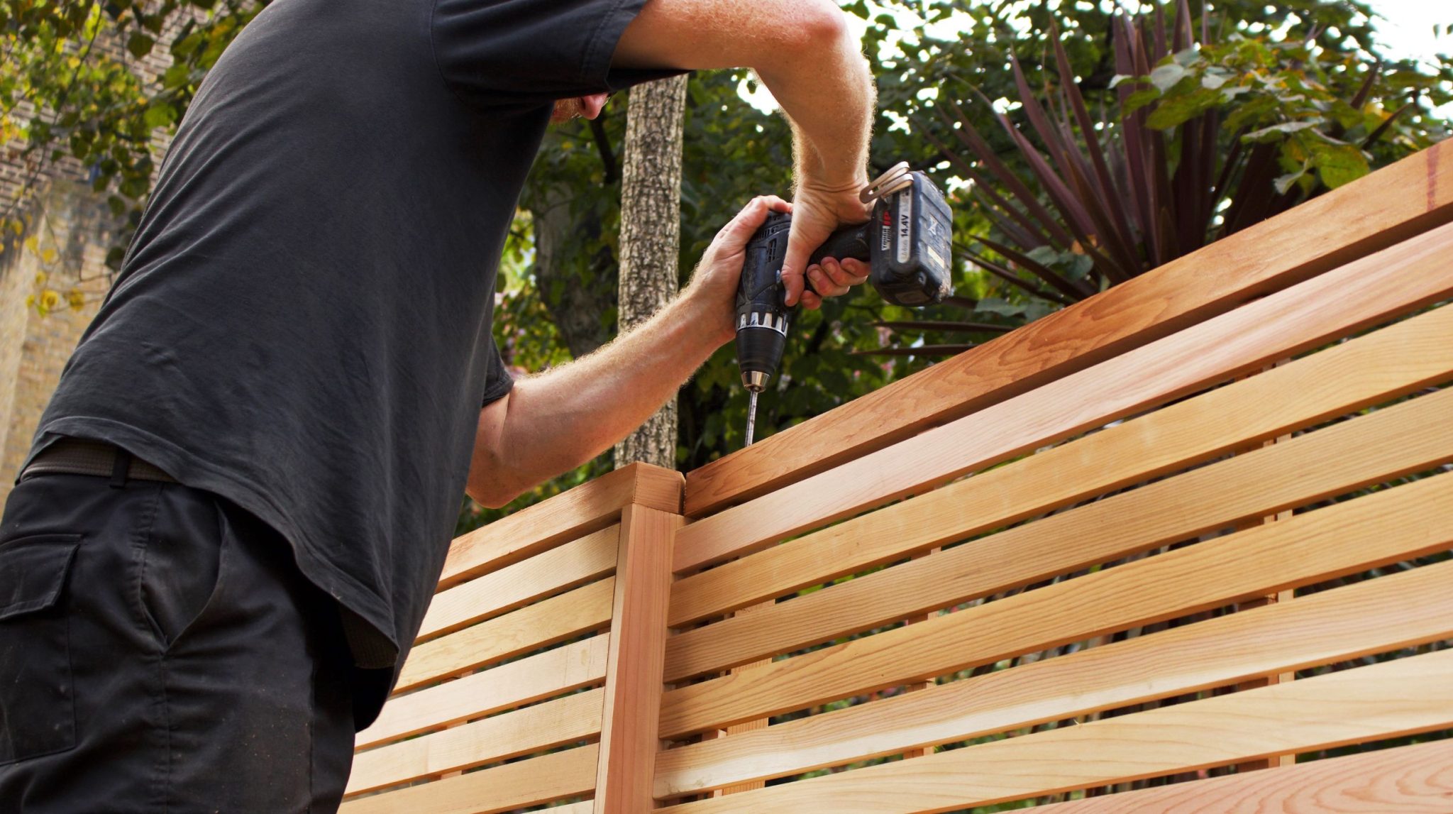 How to install slatted trellis panels: a step-by-step guide - The Garden Trellis Company